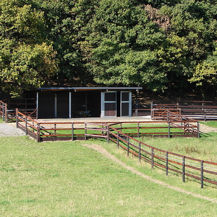 Bildergalerie Stall Pferdegerechter Stall kaufen